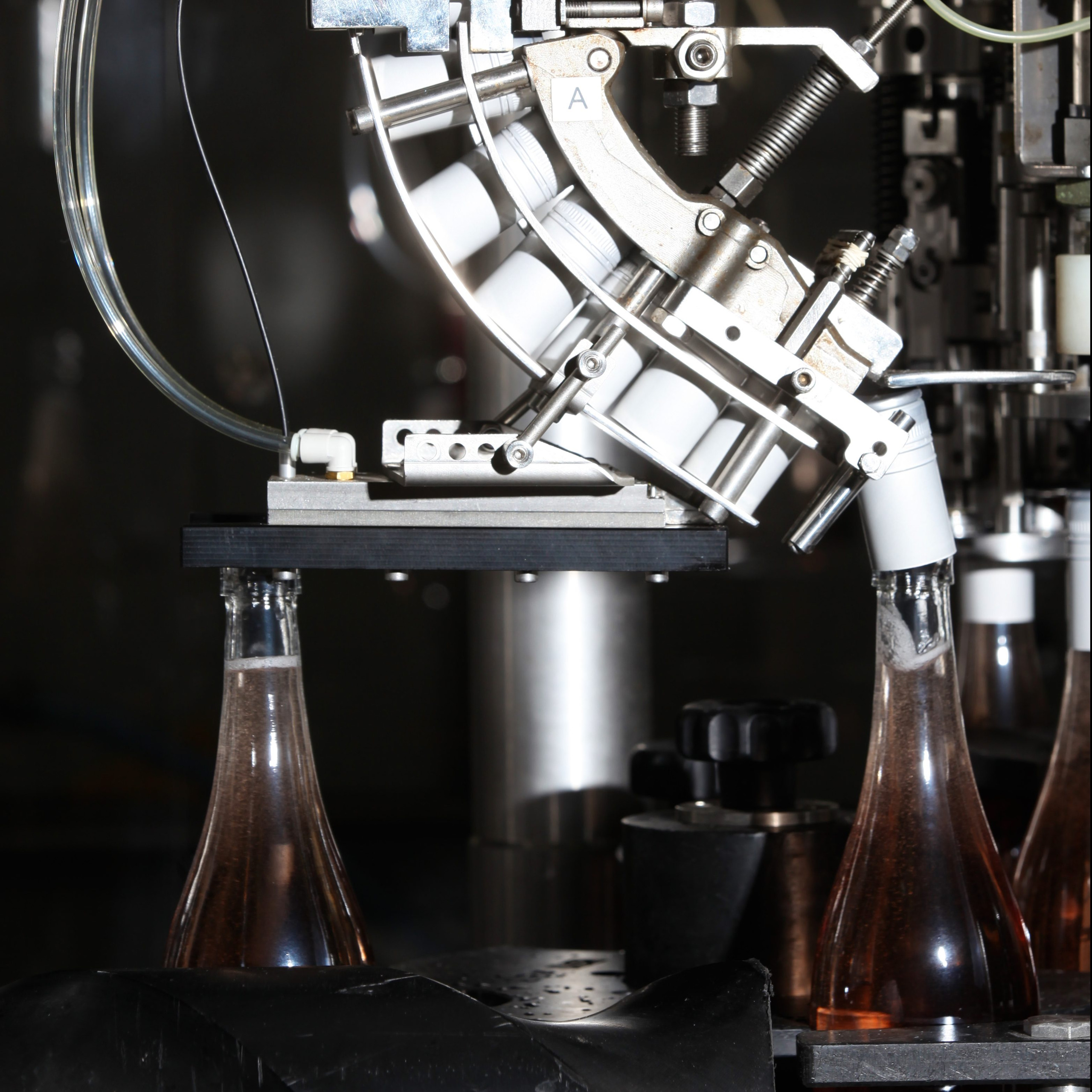 Inerting system bottling screwcaps headspace | Vinventions