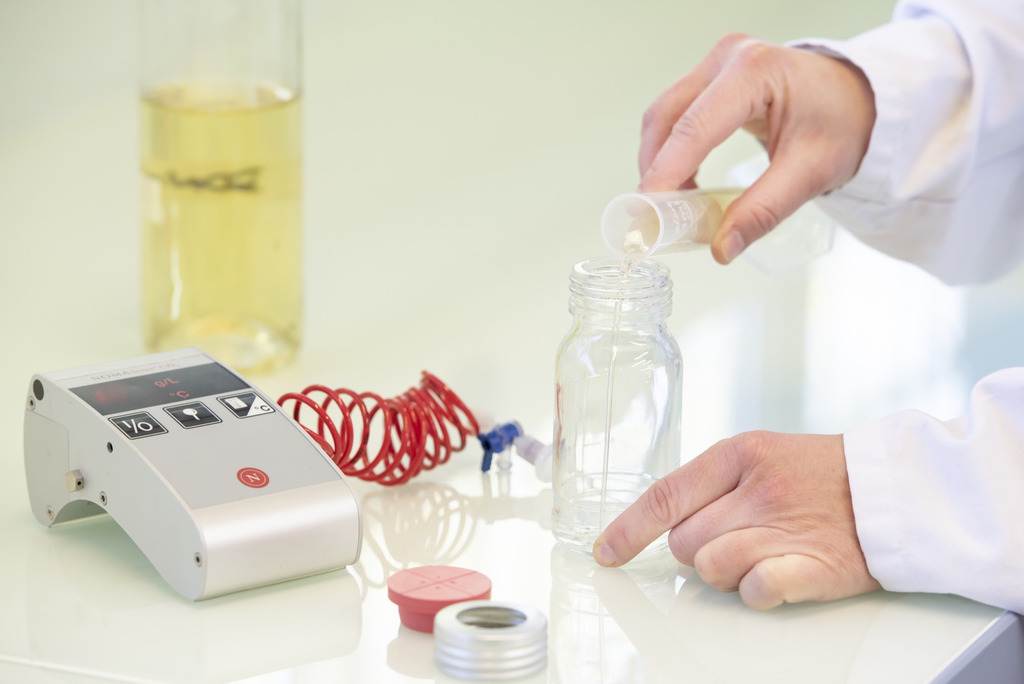 Measuring wine dissolved carbon dioxide real-time in the cellar with ...