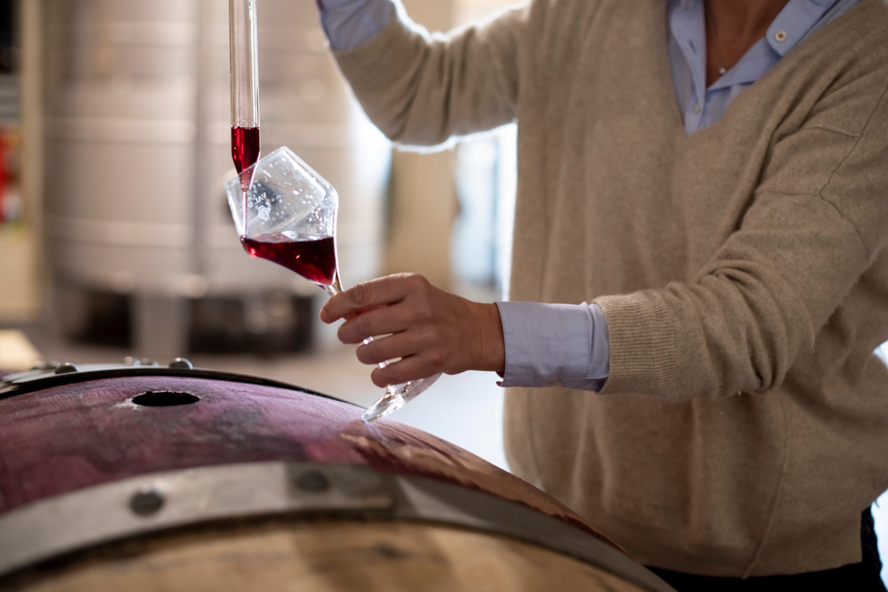Red Wine Color Management: The Influence of Oxygen on Pigments ...